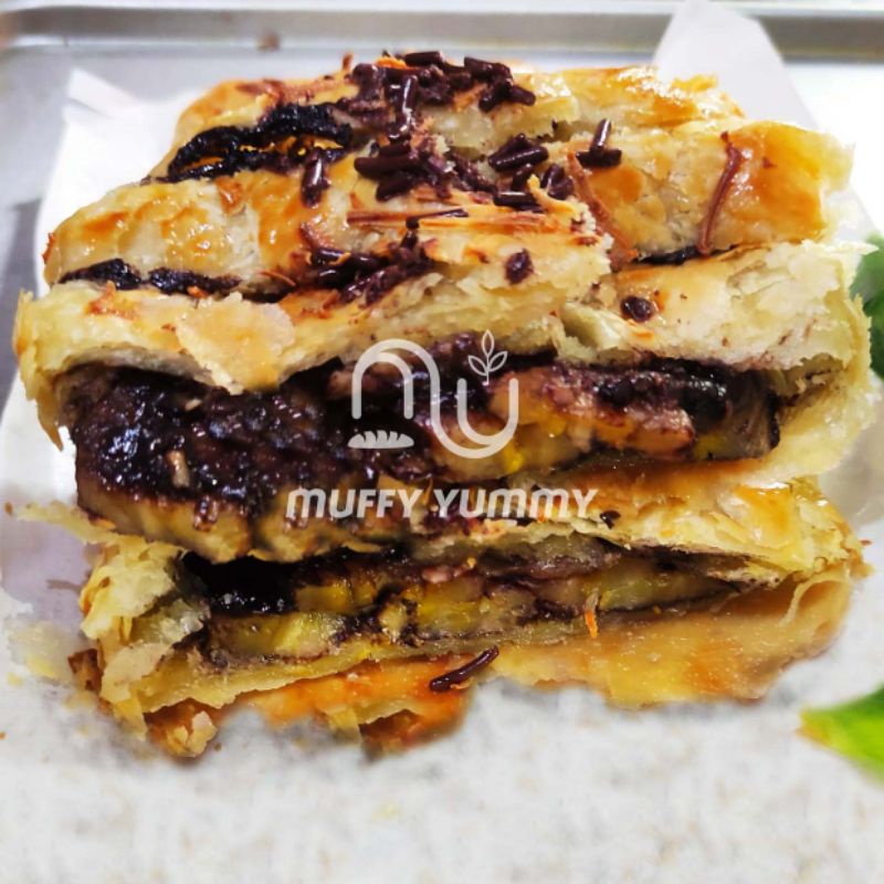 Jual Banana Strudel Pisang Coklat Keju Chococheese Chocban Bolen Pastry ...