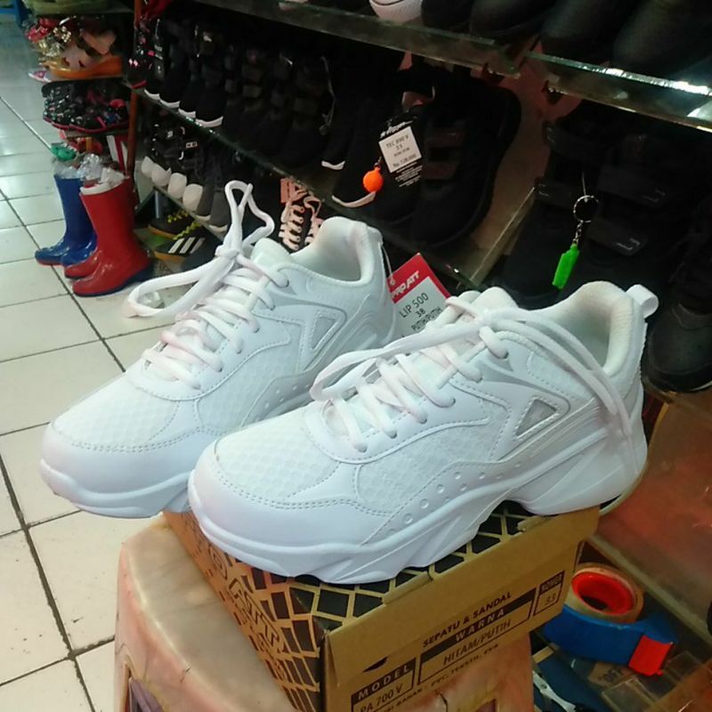Jual sepatu pro ATT putih polos. | Shopee Indonesia