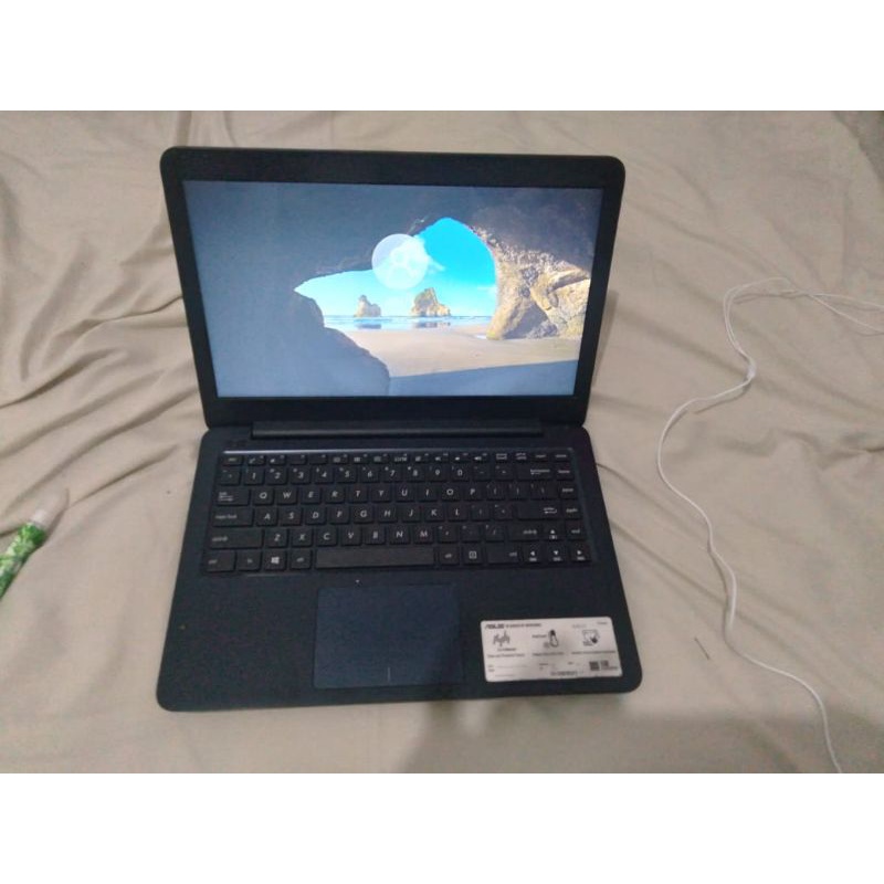 Jual Laptop Asus E402y | Shopee Indonesia