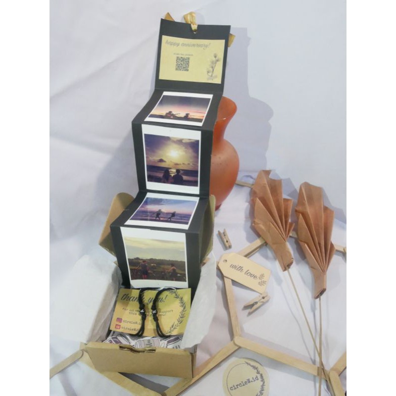 Jual Hampers/gift box couple memories/gelang couple/gelang nama/gelang ...