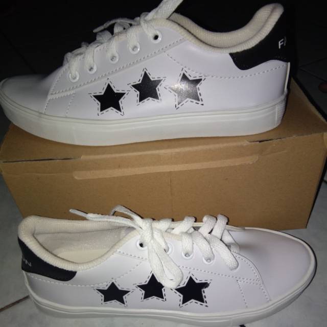 Jual Sepatu kets warna putih | Shopee Indonesia