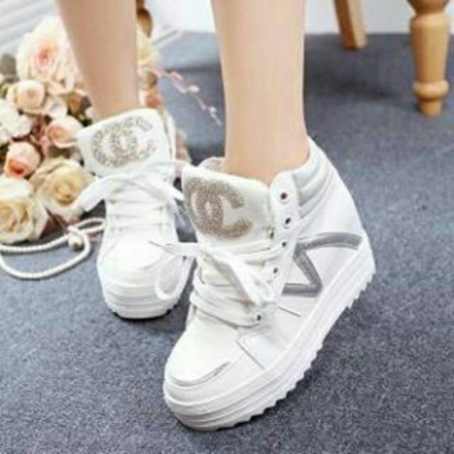 Jual Sepatu boot channel putih list silver | Shopee Indonesia