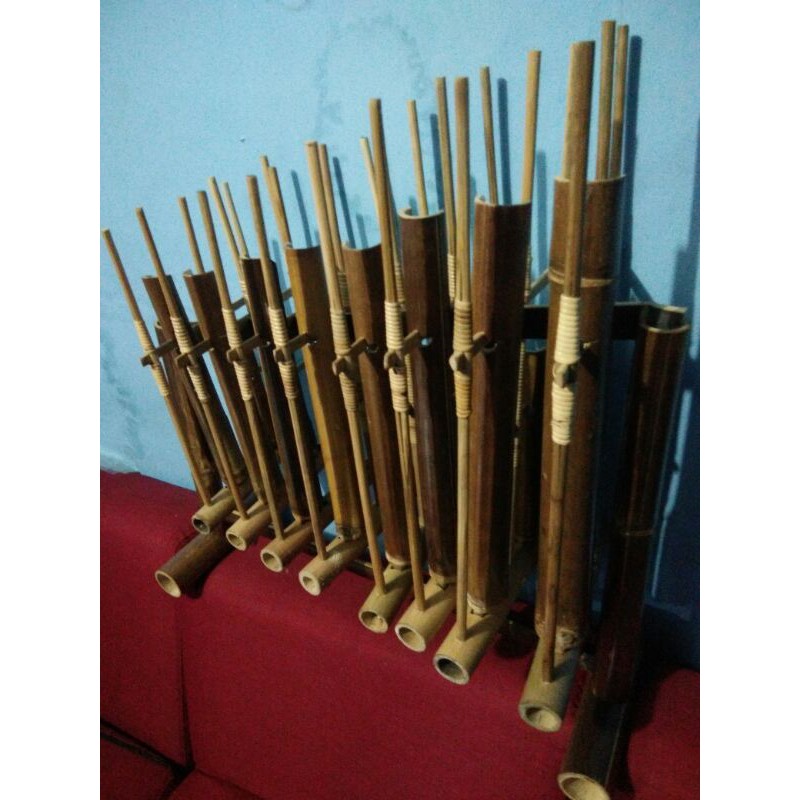 Jual ANGKLUNG BAMBU HITAM TALI ROTAN 1 OKTAF SD 8 NADA | Shopee Indonesia