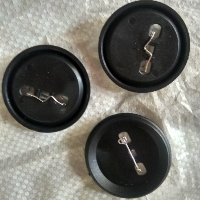 Jual Bahan pin peniti hitam uk 58mm tanpa mika (1 pack) | Shopee Indonesia