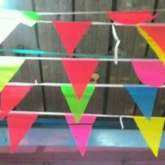 Jual Bendera segitiga warna warni (bahan kain polyester) | Shopee Indonesia