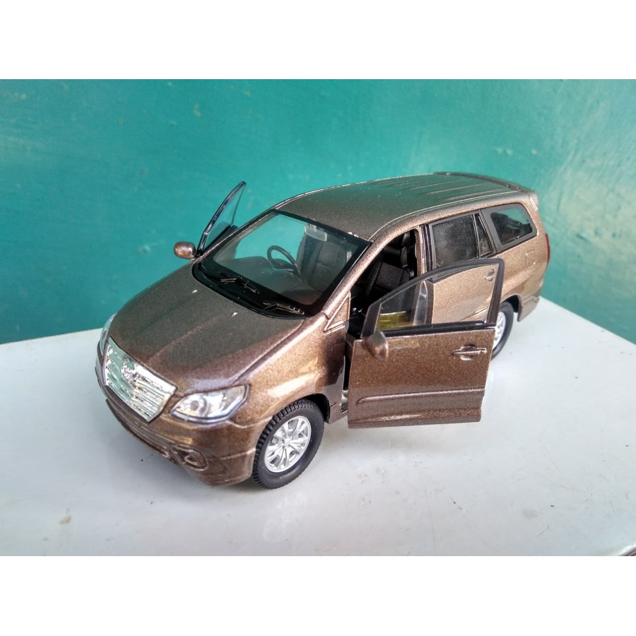 Jual Toyota kijang Innova diecast innova miniatur mobil innova harga ...