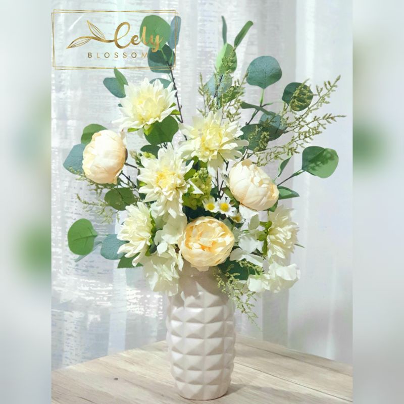 Jual Rangkaian bunga meja artificial dengan vas keramik | bunga ucapan ...