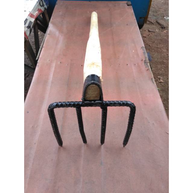 Jual Cangkrang garukan sampah besar besi 13 gagang kayu biasa Indonesia ...