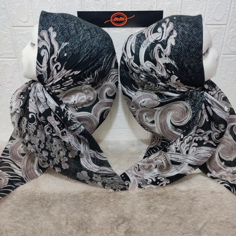 Jual HIJAB SEGI EMPAT VOAL MOTIF BATIK HITAM | Shopee Indonesia