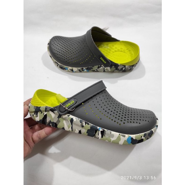 Jual Sendal Crocs Literide Army Man / Croc / Clog / Literide Motif / Sendal Perawat Indonesia ...
