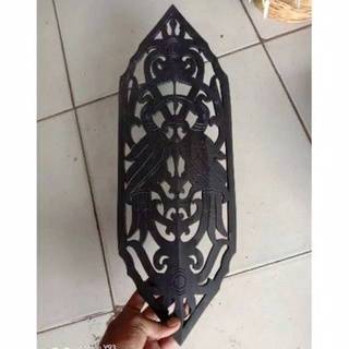 Jual Tameng Perisai Khas Suku Dayak Alat Aksesoris Untuk Tari Adat ...