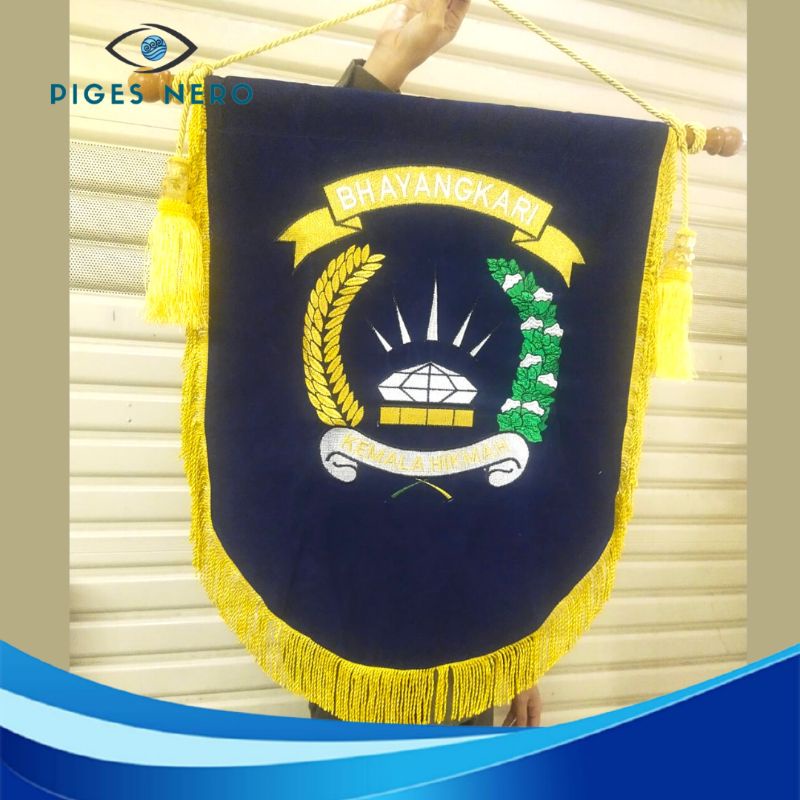Jual Pennant Flag Banner / Vandel Bhayangkari cm Bordir + Palang Kayu ...
