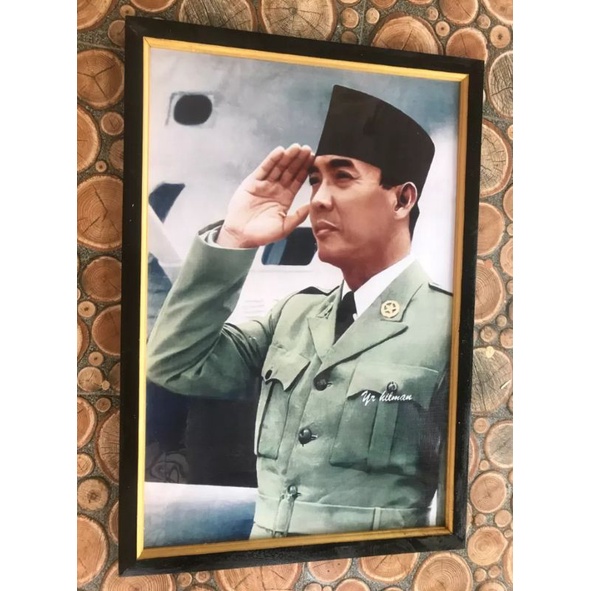 Jual Hiasan dinding cetak gambar lukisan Ir Soekarno plus bingkai ... Jual Hiasan dinding cetak gambar lukisan Ir Soekarno plus bingkai ...