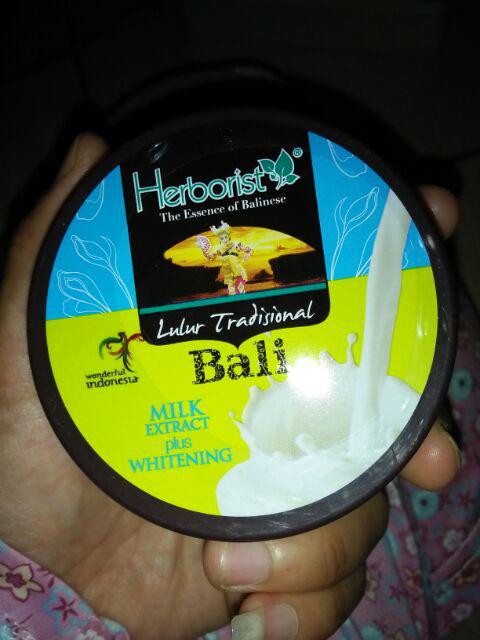 Herborist Lulur Tradisional Bali Milk - 100gr | Shopee Indonesia