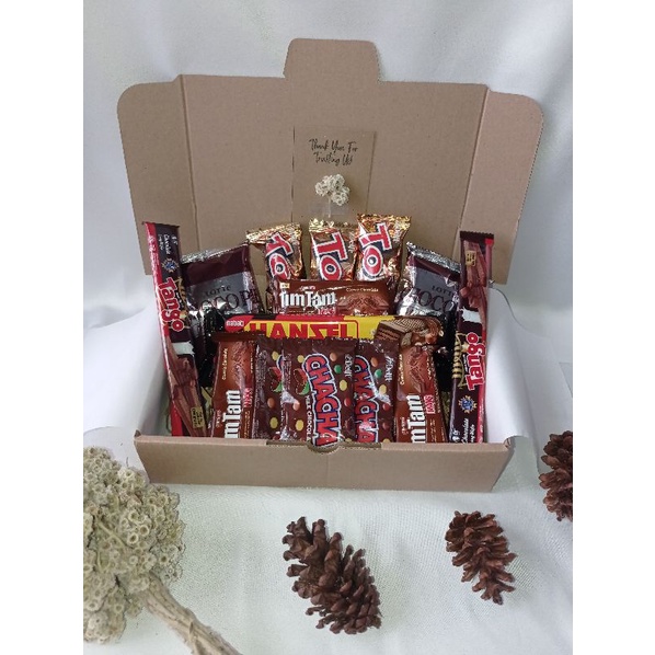 Jual Hampers Snack / Snack Box / Kado Ulang Tahun / Kado Wisuda / Kado ...