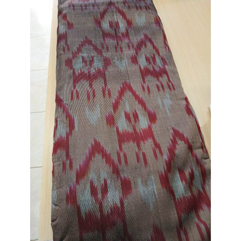 Jual Kain Tenun Ikat Sutra Bugis Makassar Krem Kehitaman - Tenun Sengkang IND-1-380 (Harga per 0 ...