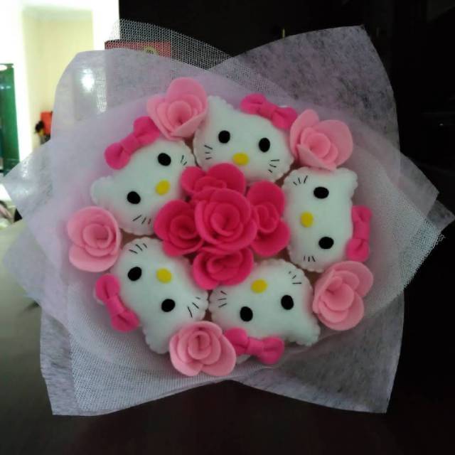 Jual Buket bunga karakter (flanel) hello kitty, stitch, mini mouse ...
