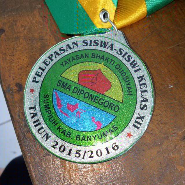 Jual Medali kelulusan | Shopee Indonesia
