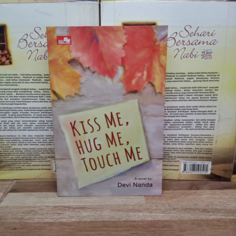 Jual NOVEL ORIGINAL - KISS ME HUG ME TOUCH ME | Shopee Indonesia