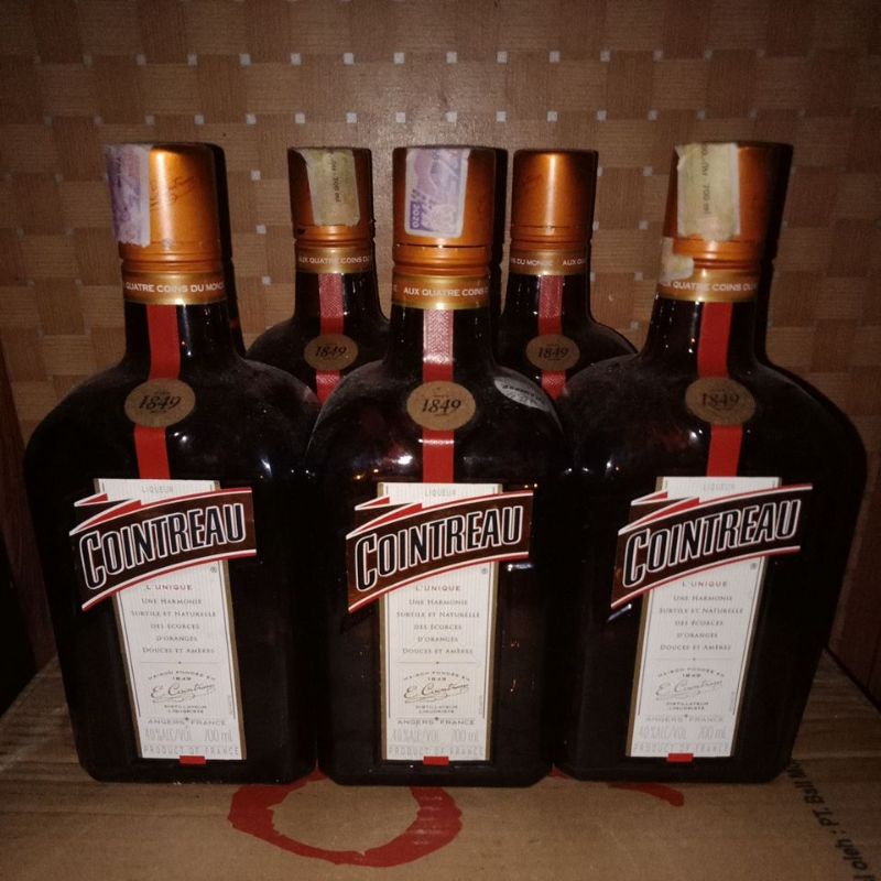 Jual BOTOL MIRAS BEKAS CONTRUE / BOTOL BEKAS MINUMAN KERAS IMPOR / BOTOL UNIK MIRAS IMPOR ...