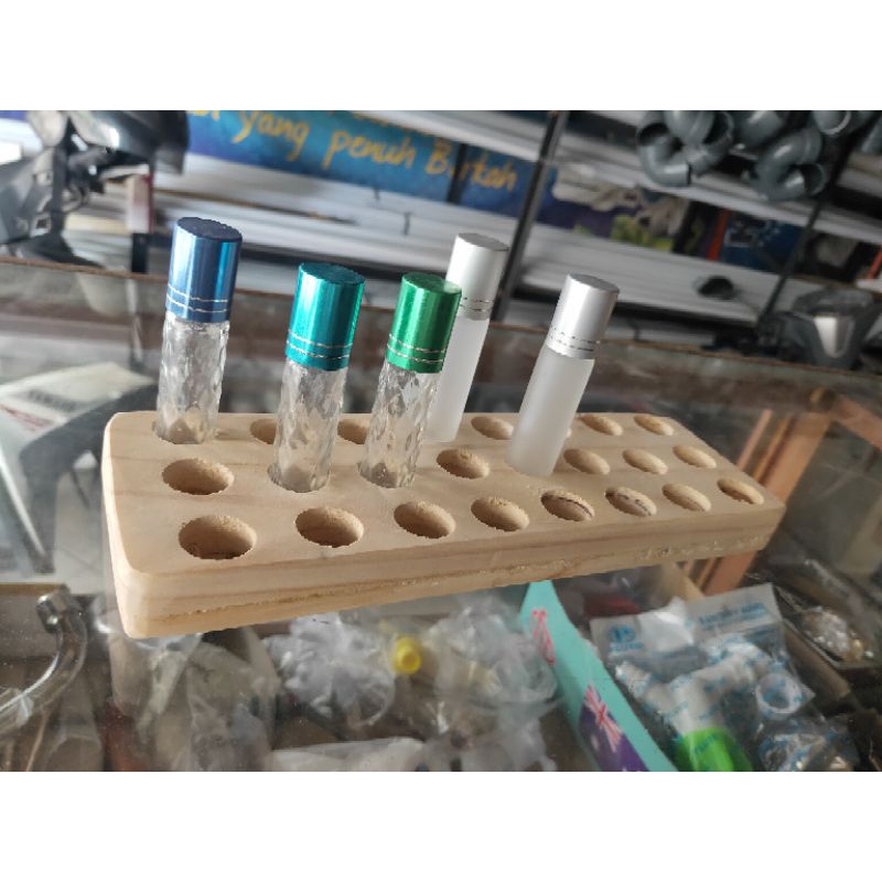 Jual rak tingkat kayu, rak botol roll on, rakparfumrollon | Shopee ...