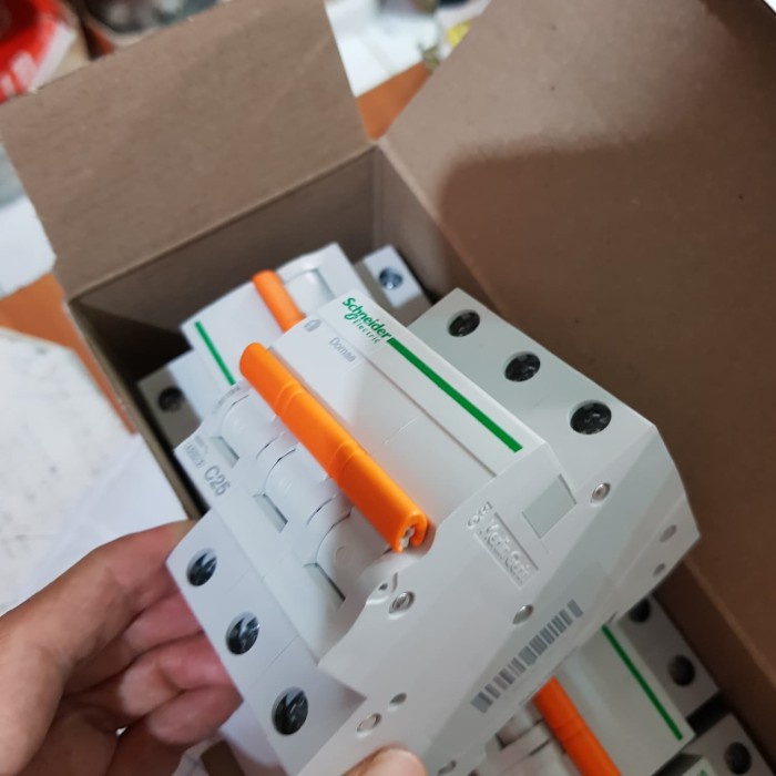 Harga mcb 3 phase 25 ampere Terbaru Okt 2025 | BigGo Indonesia