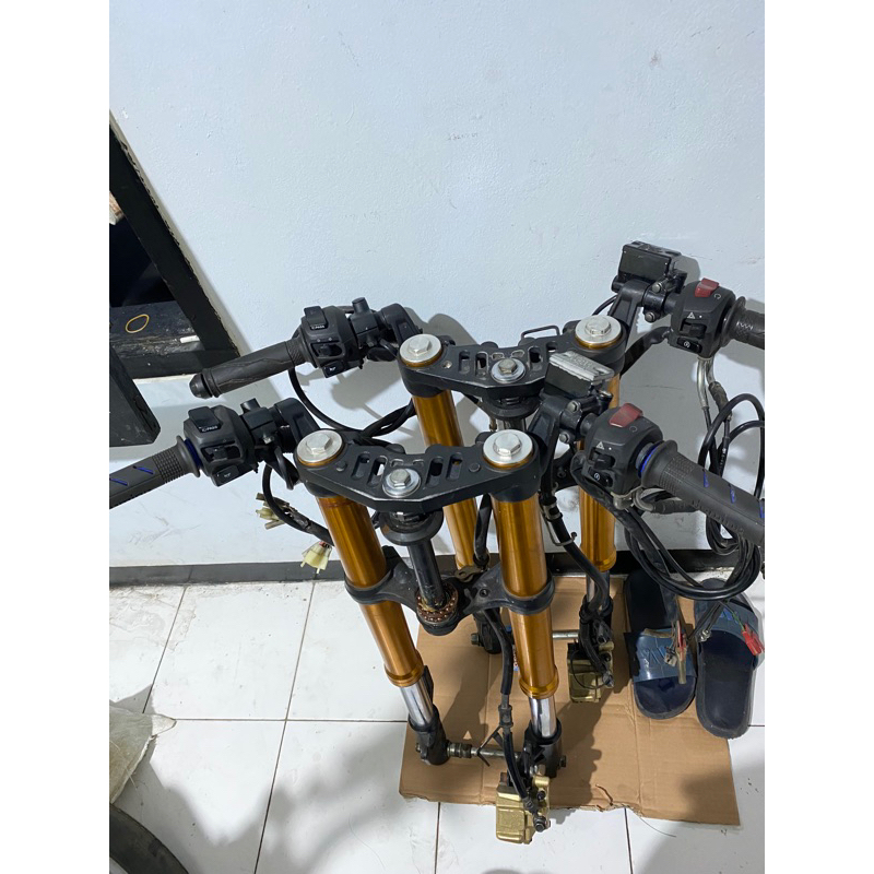 Jual Up side Down USD shock shockbreaker depan yamaha r15 v3 vva | Shopee Indonesia
