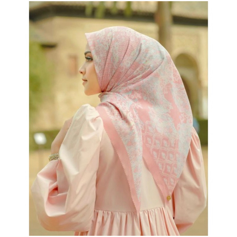 Jual THE GRANADA SERIES BUTTONSCARVES (READY) | Shopee Indonesia