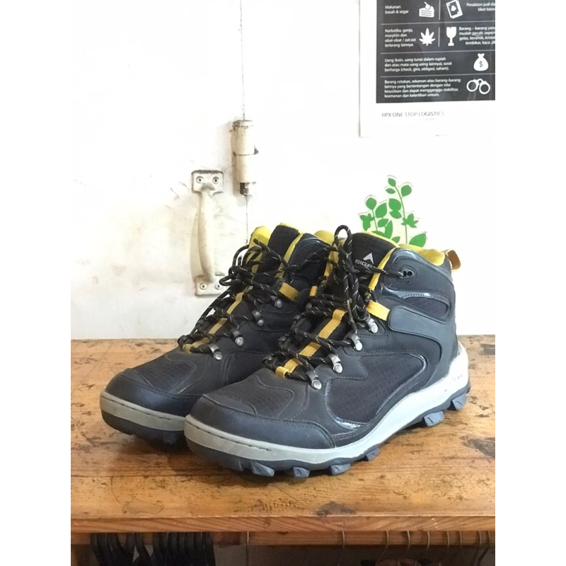 Harga Sepatu Gunung Eiger Bekas Terbaru Jun 2026 | BigGo Indonesia