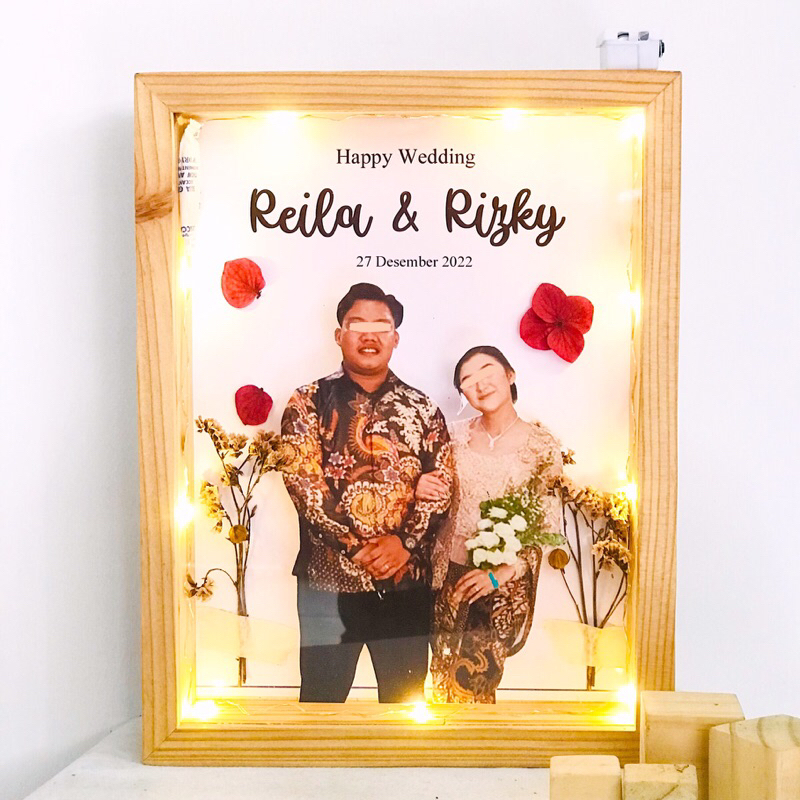 Jual CARTOON IN FRAME / KADO HADIAH WISUDA / KADO HADIAH ANNIVERSARY ...