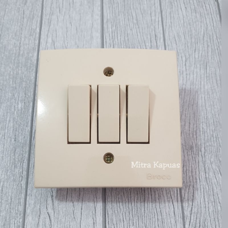 Harga Saklar Triple Tempel Terbaru Mar 2025 | BigGo Indonesia