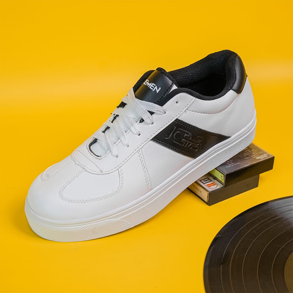 Harga Sepatu Sneakers Original 100% ORI Terbaru Mei 2026 | BigGo Indonesia