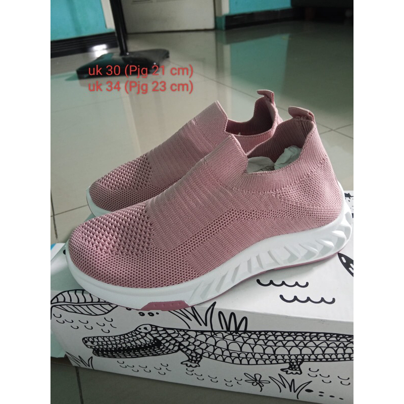 Harga merk sepatu main Terbaru Okt 2025 | BigGo Indonesia