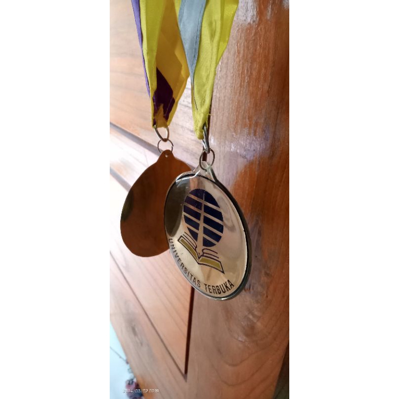 Harga Medali Wisuda UT Terbaru Jun 2025 | BigGo Indonesia