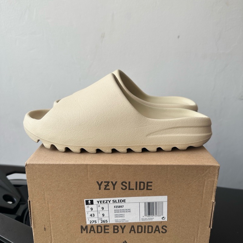 Harga Adidas Yeezy Slides Terbaru Mar 2025 | BigGo Indonesia