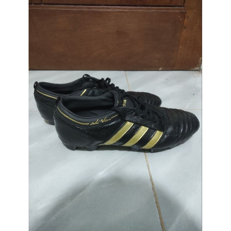 Harga Adinova Adidas Terbaru Mei 2025 | BigGo Indonesia