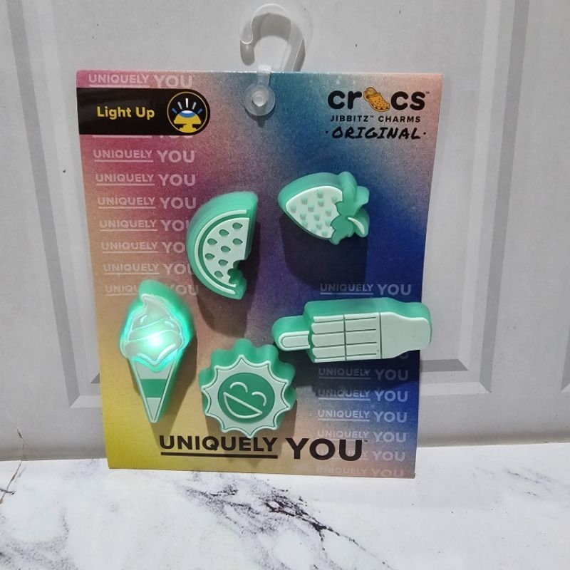 Harga Jibbitz Crocs Original SET Terbaru Jun 2026 | BigGo Indonesia