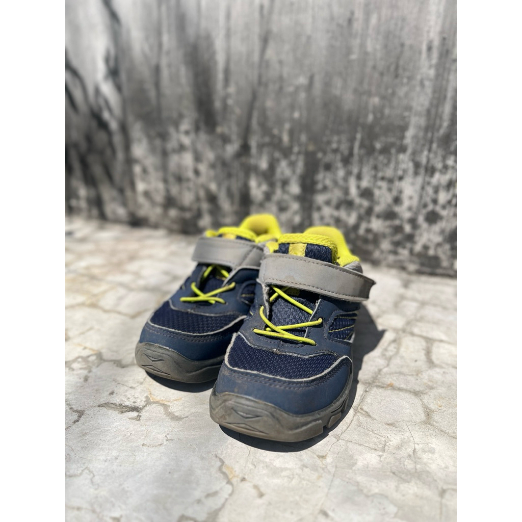 Harga Sepatu Velcro Anak Terbaru Jun 2026 | BigGo Indonesia