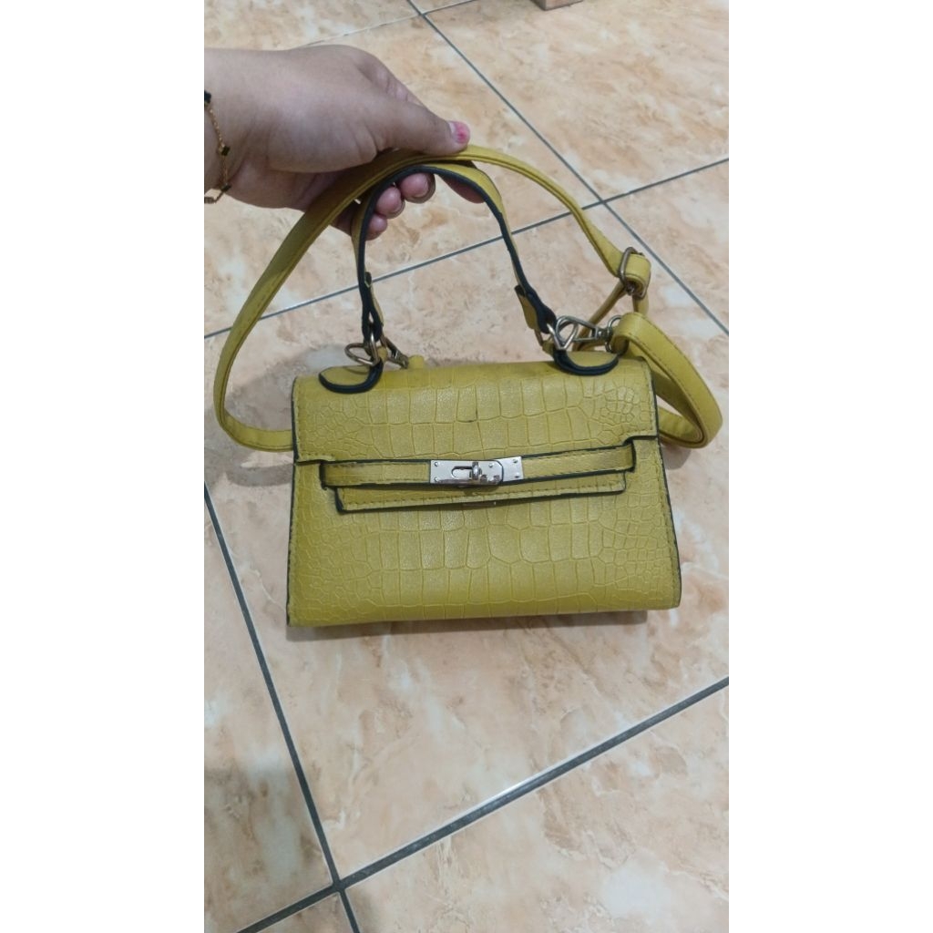 Harga Mini Kelly TAS Terbaru Mar 2026 | BigGo Indonesia