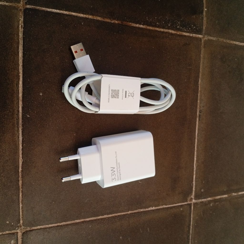 Harga Charger HP Fast Charging 33W Terbaru Jun 2026 | BigGo Indonesia