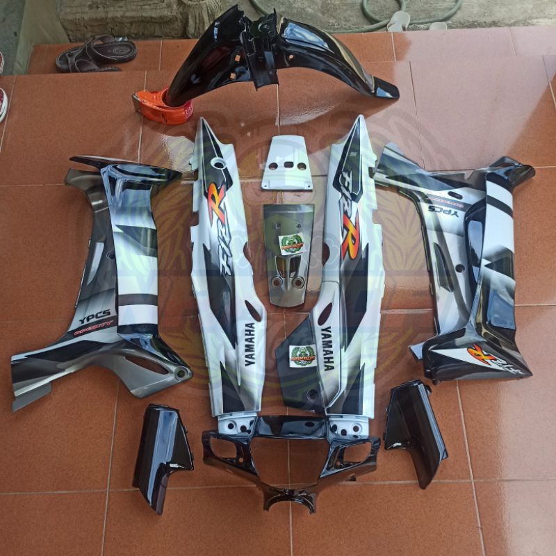 Jual Cover Body Fizr F1zr Sporty Hitam Putih Full Set Halus Cover Bodi ...