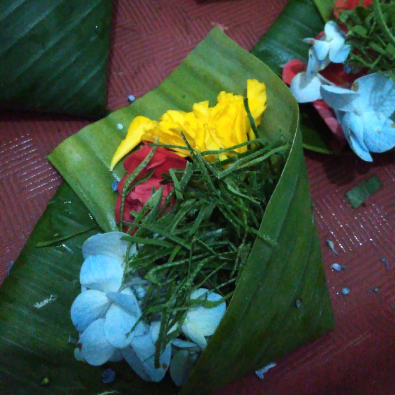 Jual Canang Daun/Canang Tangkih (Banten Hindu) | Shopee Indonesia