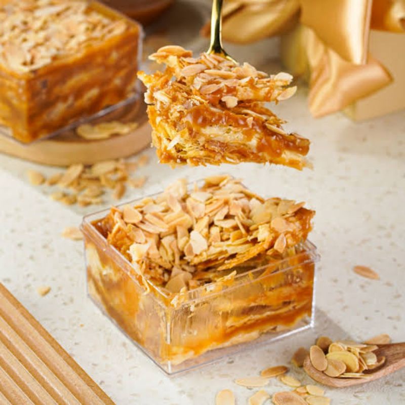 Jual Dessert box by Najla Caramel layer/Nutella layer/Lotus layer ...