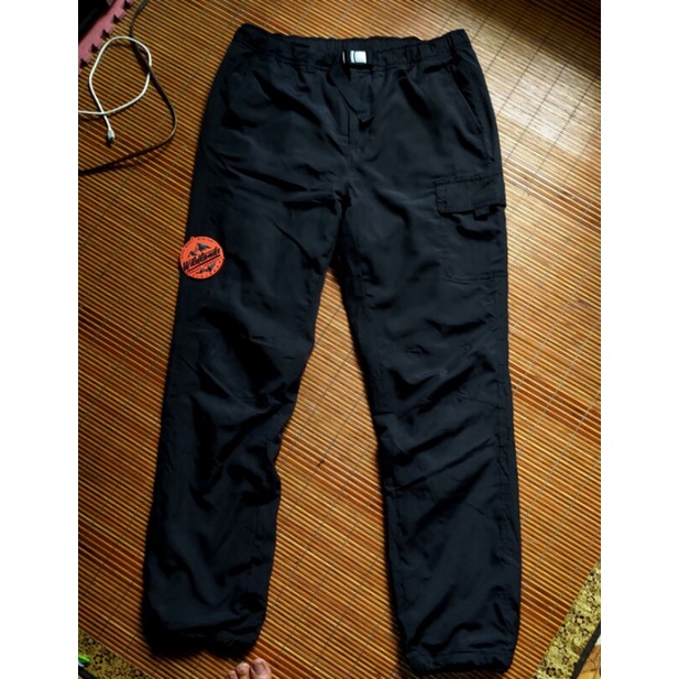 Jual Celana Training UNIQLO Cargo Parasut Warm lined Parasit hitam camo ...
