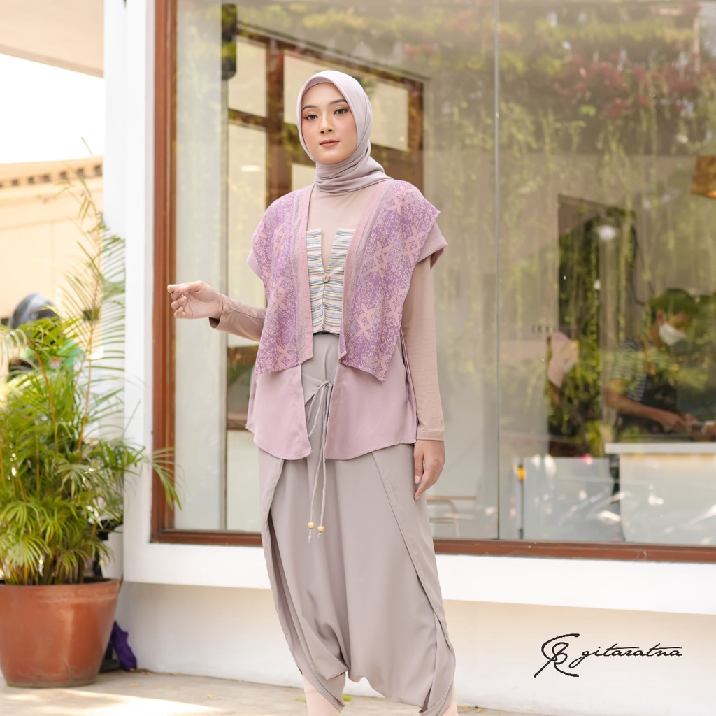 Jual GITARATNA Laksmi Outer Rompi Batik Wanita A | Shopee Indonesia