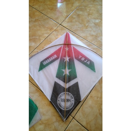 Jual LAYANGAN SUKHOI STANDART BAMBU PETUNG campur APUS layang layang ...