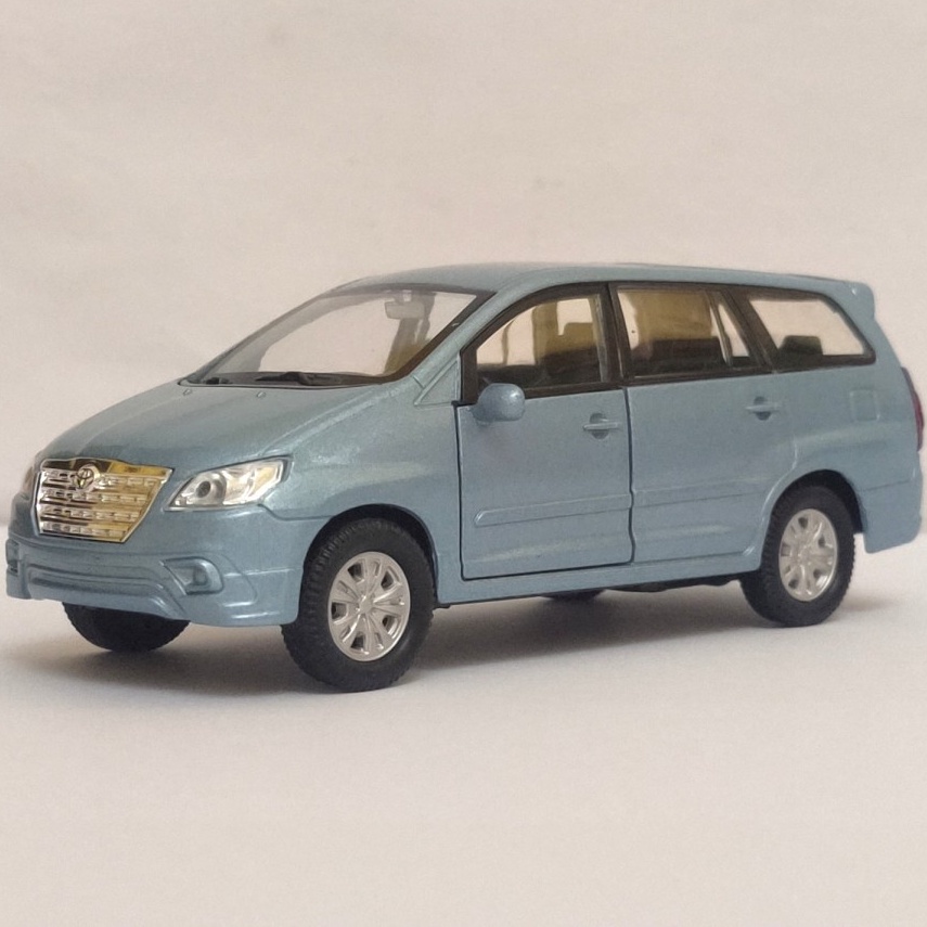 Jual Miniatur Toyota kijang Innova Biru Diecast Mobil Replika harga ...