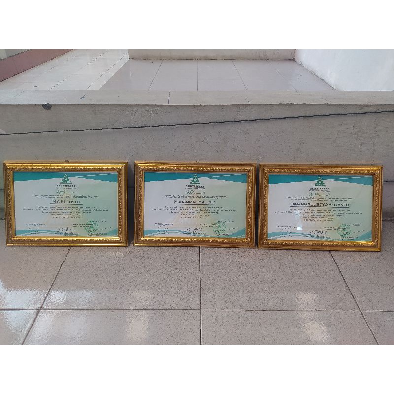 Jual PIGURA SERTIFIKAT FRAME EMAS READY BANYAK | Shopee Indonesia