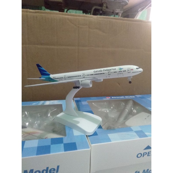 Jual Miniatur Pesawat Terbang Garuda Indonesia, Arab, Jetstar,Eva air dll Boeing B777 Original ...