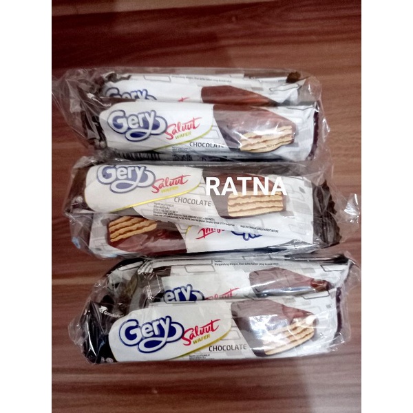 Jual Gery Saluut/Salut Wafer Chocolate (1 Pack isi 24 Sachet) | Shopee ...